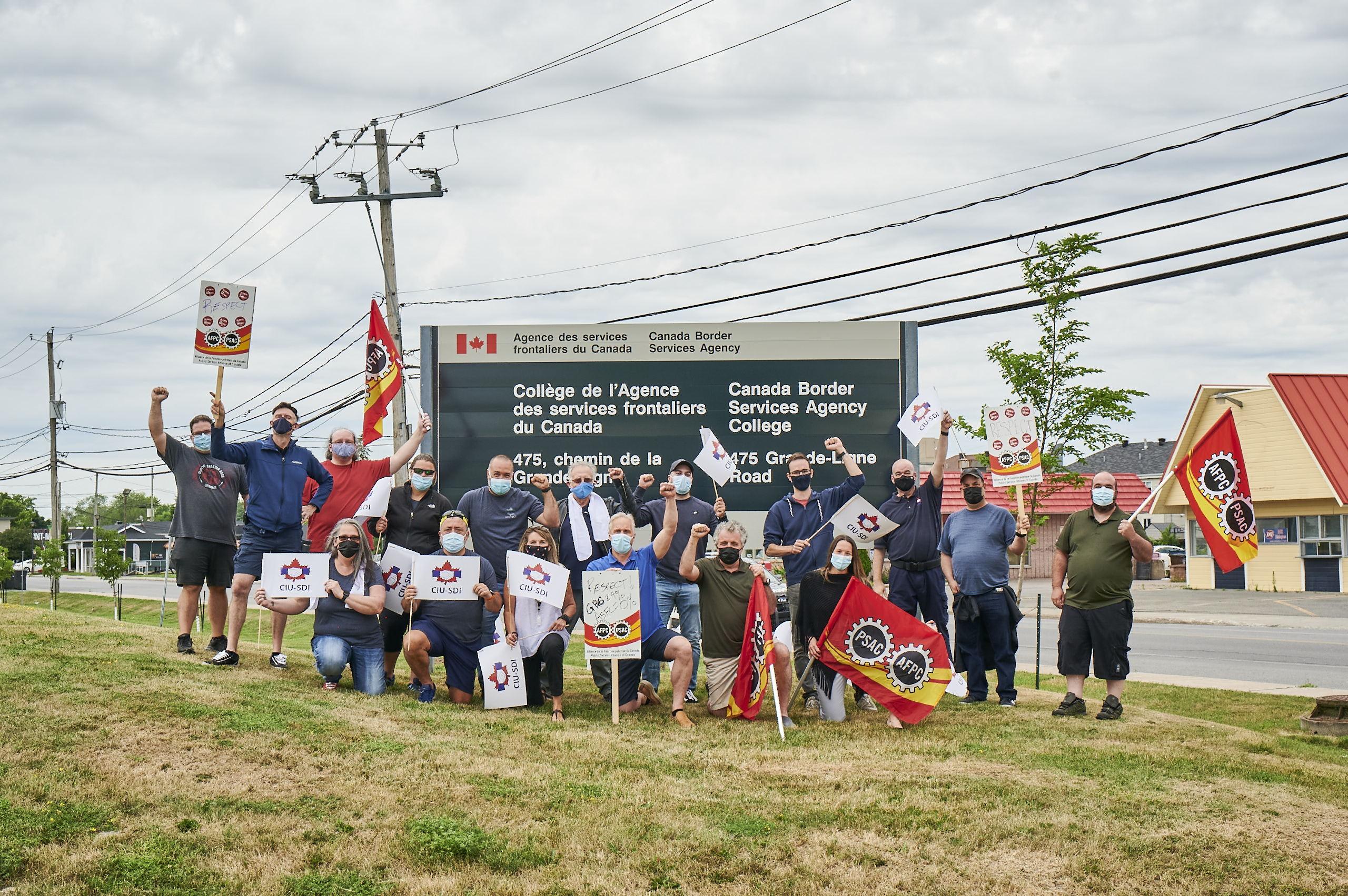 Thousands of Canada Border Service Agency employees vote to strike ...