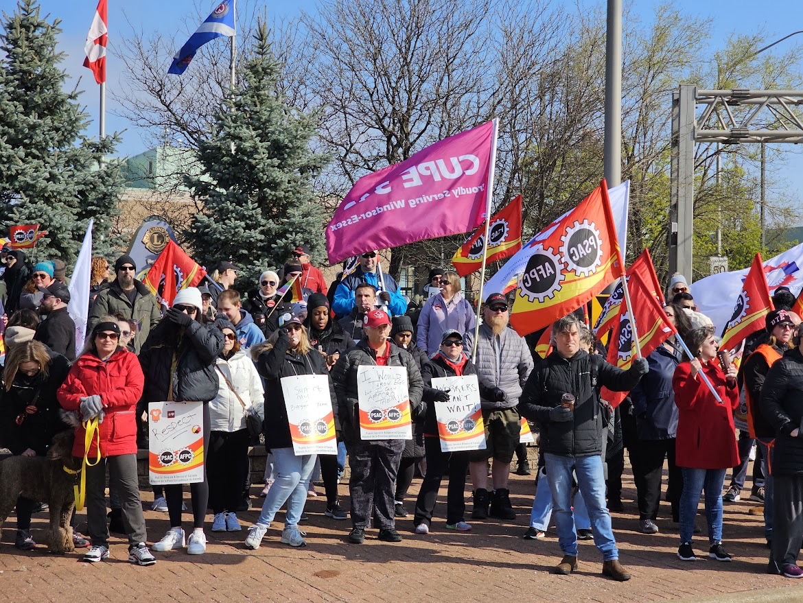 Treasury Board strike, day 8: Mounting pressure at the border - Customs ...